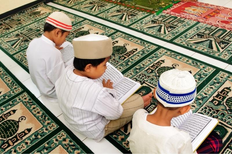 14 Adab Membaca Al-Quran yang Perlu Diketahui - Dakwah.ID